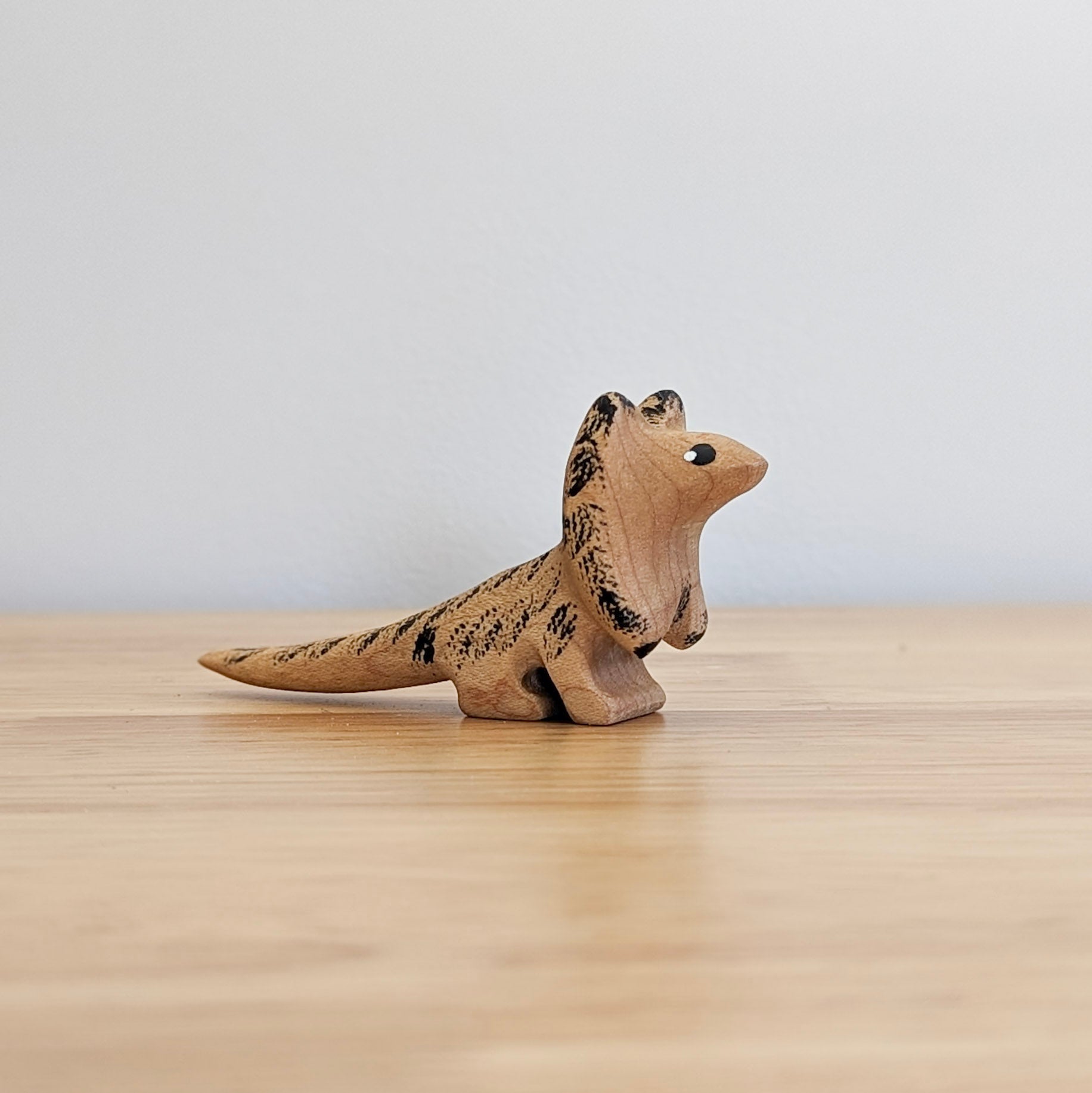 Frill Neck Lizard Wooden Toy – NOM Handcrafted